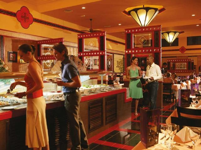 Hotel Riu Santa Fe - STS Travel Spring Break and Grad Trip Packages