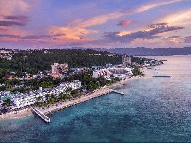 Montego Bay Spring Break 2023 Packages - STS Travel